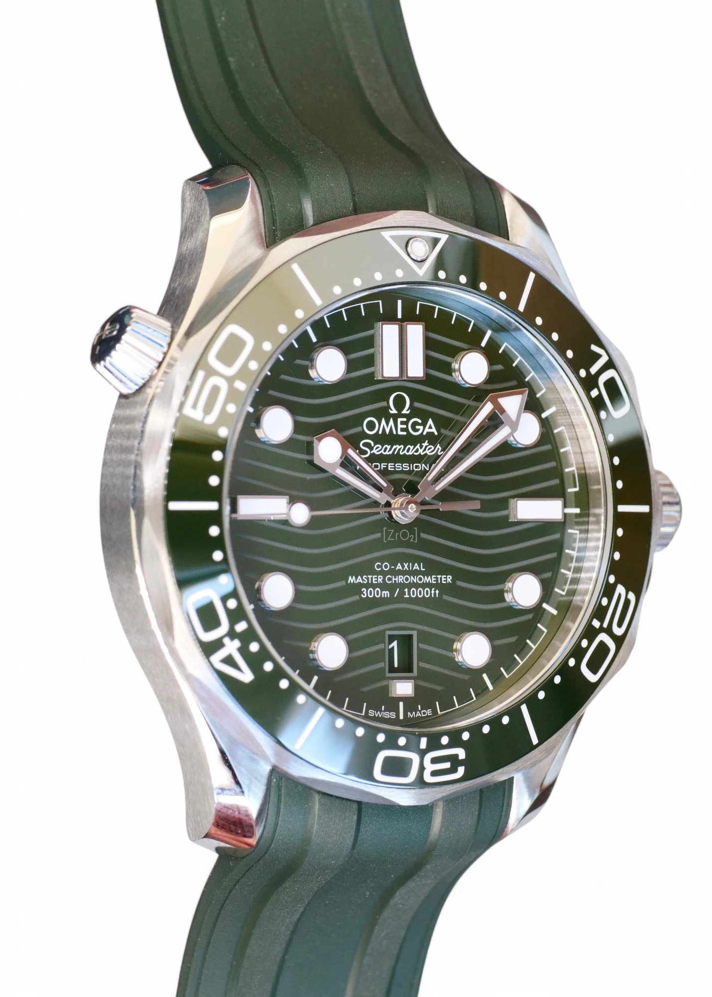 OMEGA SEAMASTER DIVER 300M GREEN DIAL AND CERAMIC BEZEL | Calibre24 ...